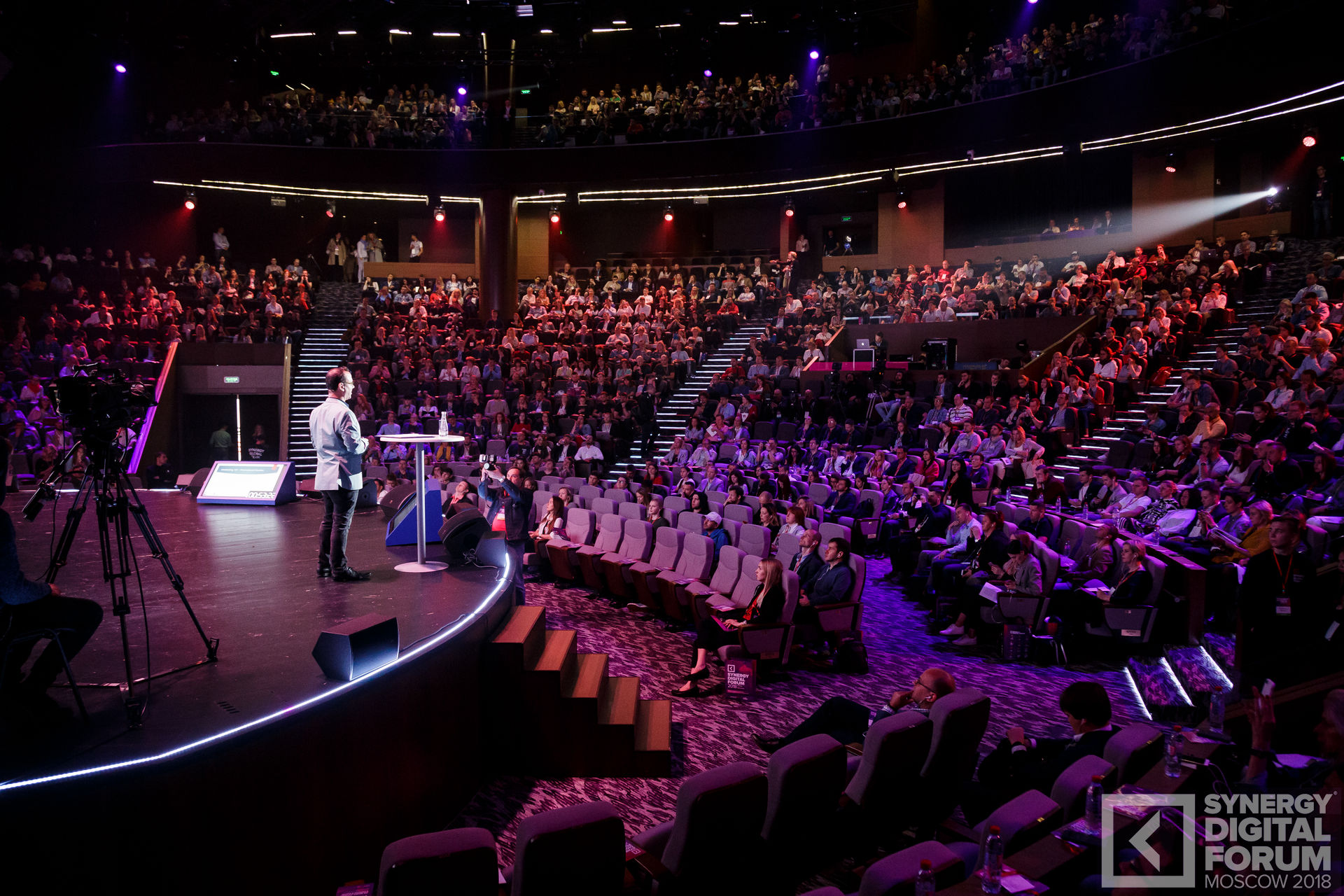 Corporate Speaker and Business Presenter Samuel Scott