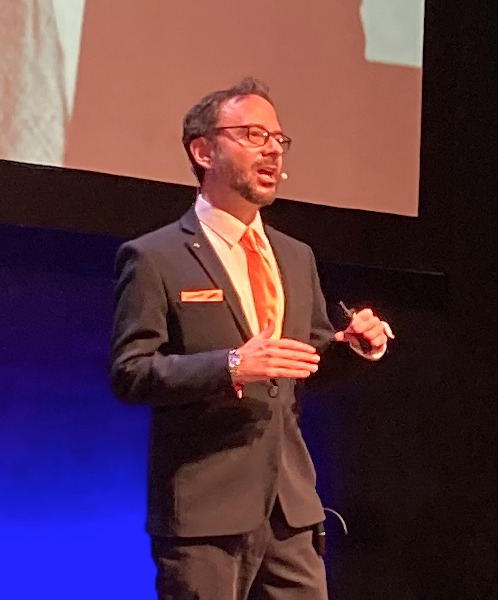 About Marketer and Journalist Samuel Scott